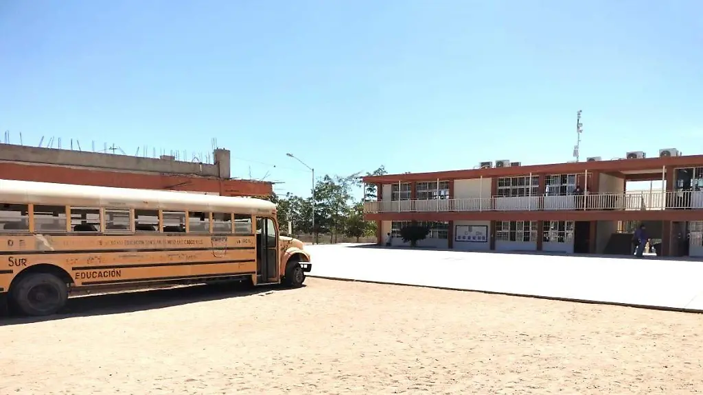 Junk school bus to be transformed into a library - Gringo Gazette