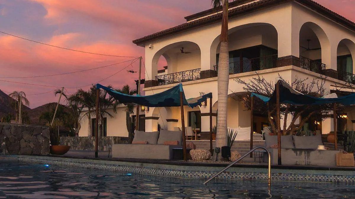 La Paz will host a groundbreaking event called the Tropical Gallery ...